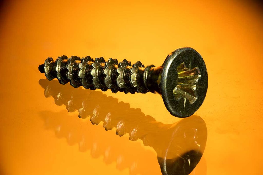 Beating depth of field in macro photography - 150+ photo stacks of screws!