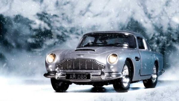 Realistic Toy Car Photography Tutorial (Practical lighting effects!)